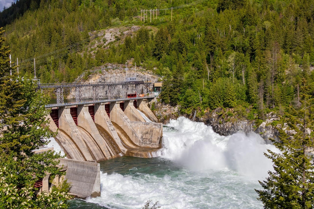 The Good and Bad of Building Dams - Spotlight English®